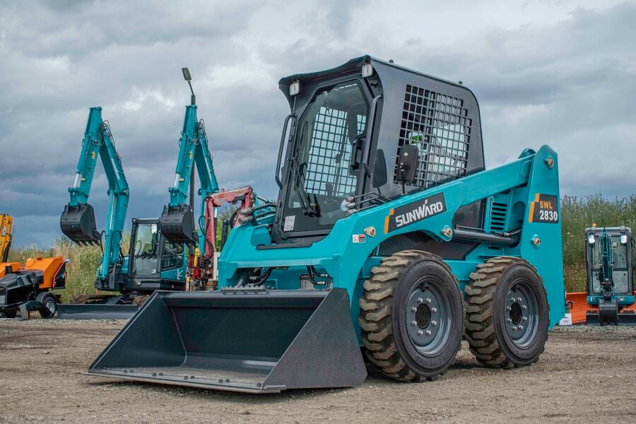 Miniincarcator nou Sunward - Utilaj multifunctional