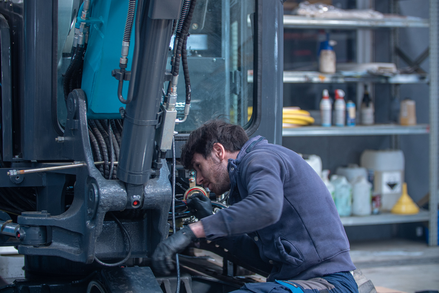 Atasamente utilaje constructii: greseli comune si solutii