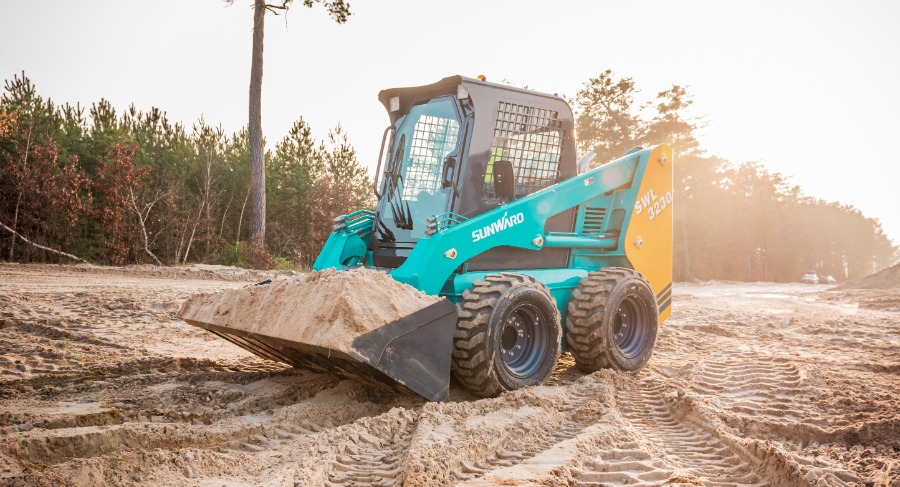 Miniincarcator pe senile sau miniincarcator pe roti?