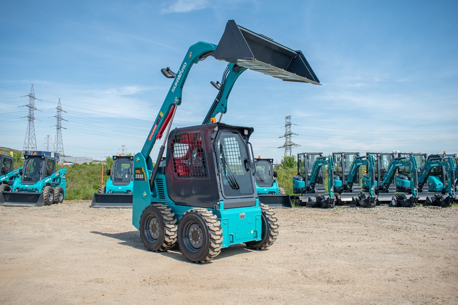 Miniincarcator nou Sunward - Utilaj multifunctional