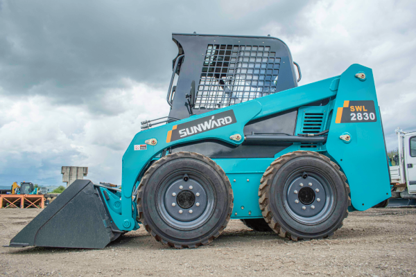 10 Motive pentru a alege un miniincarcator nou Sunward